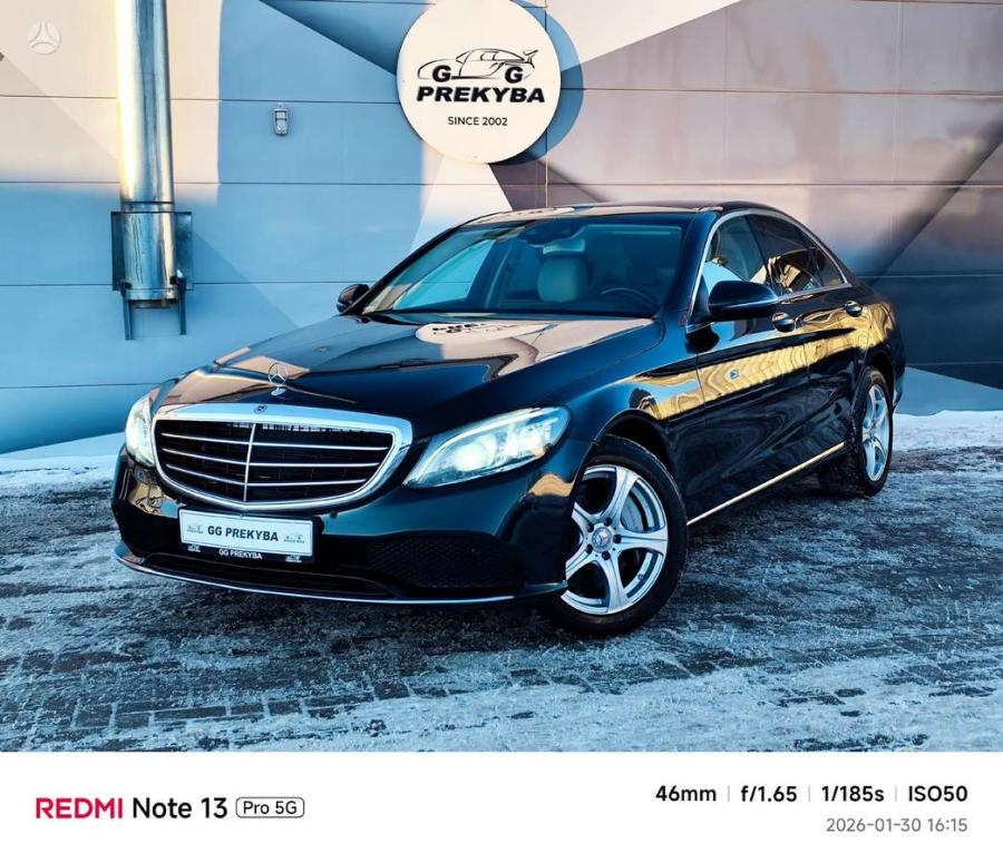 Green Mercedes-Benz c-400 2019 in Kaunas, with an engine capacity of 3.00 L and mileage of 105 thousand km for 25950 €, photo 4 on AUTOMOTO.COM.LV