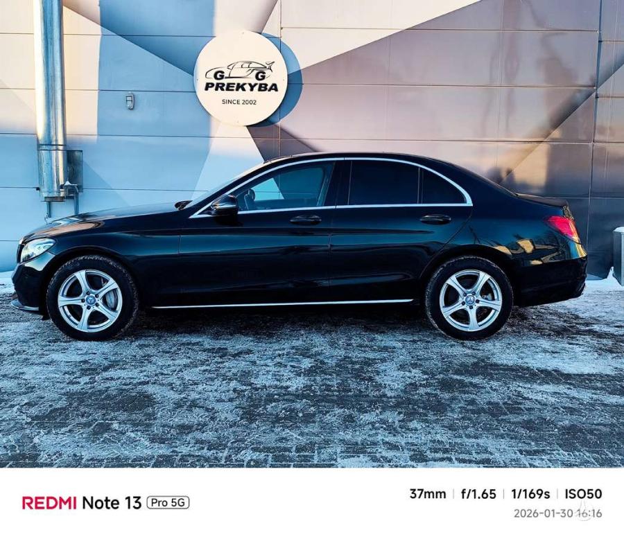 Green Mercedes-Benz c-400 2019 in Kaunas, with an engine capacity of 3.00 L and mileage of 105 thousand km for 25950 €, photo 6 on AUTOMOTO.COM.LV