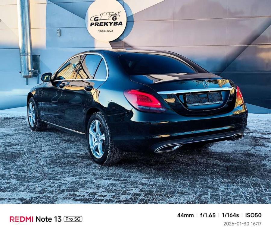 Green Mercedes-Benz c-400 2019 in Kaunas, with an engine capacity of 3.00 L and mileage of 105 thousand km for 25950 €, photo 7 on AUTOMOTO.COM.LV