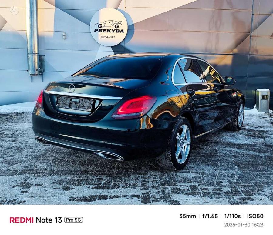 Green Mercedes-Benz c-400 2019 in Kaunas, with an engine capacity of 3.00 L and mileage of 105 thousand km for 25950 €, photo 9 on AUTOMOTO.COM.LV