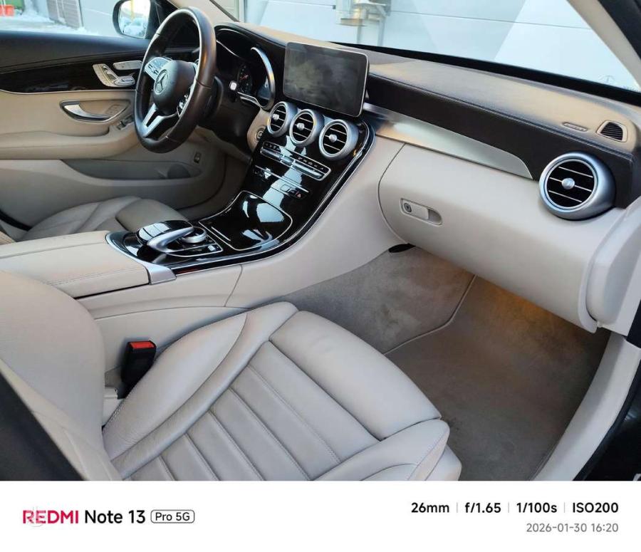 Green Mercedes-Benz c-400 2019 in Kaunas, with an engine capacity of 3.00 L and mileage of 105 thousand km for 25950 €, photo 20 on AUTOMOTO.COM.LV