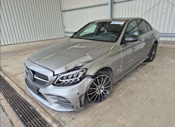 Grey Mercedes-Benz c-400 2019 in Klaipeda, with an engine capacity of 3.00 L and mileage of 81 thousand km for 13000 €, photo 3 on AUTOMOTO.COM.LV