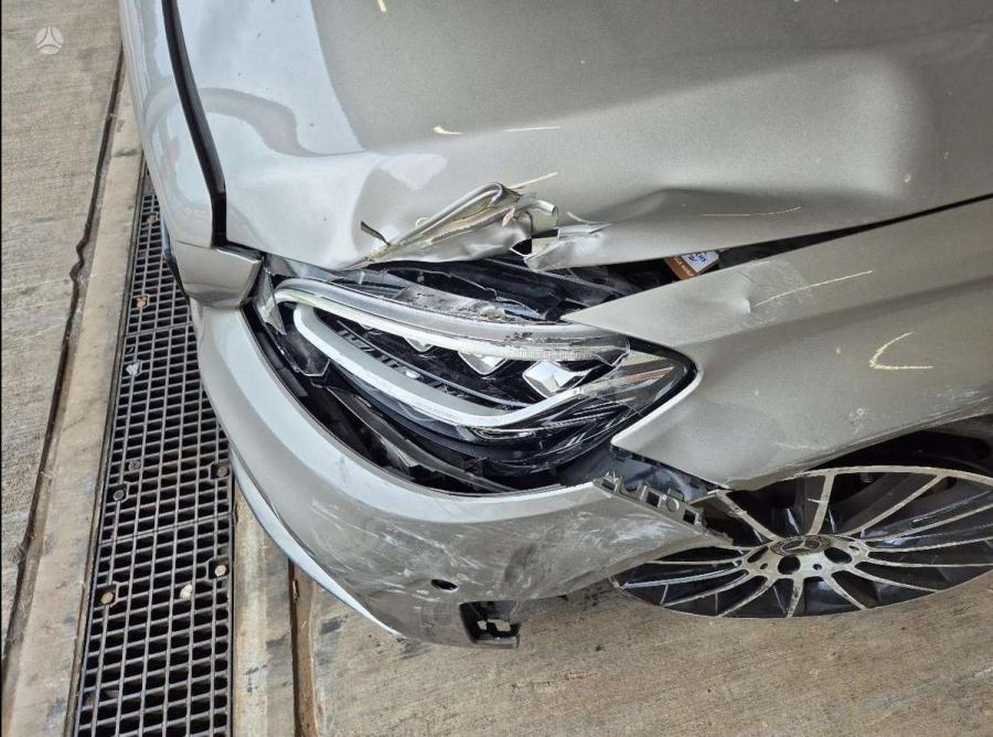 Grey Mercedes-Benz c-400 2019 in Klaipeda, with an engine capacity of 3.00 L and mileage of 81 thousand km for 13000 €, photo 10 on AUTOMOTO.COM.LV