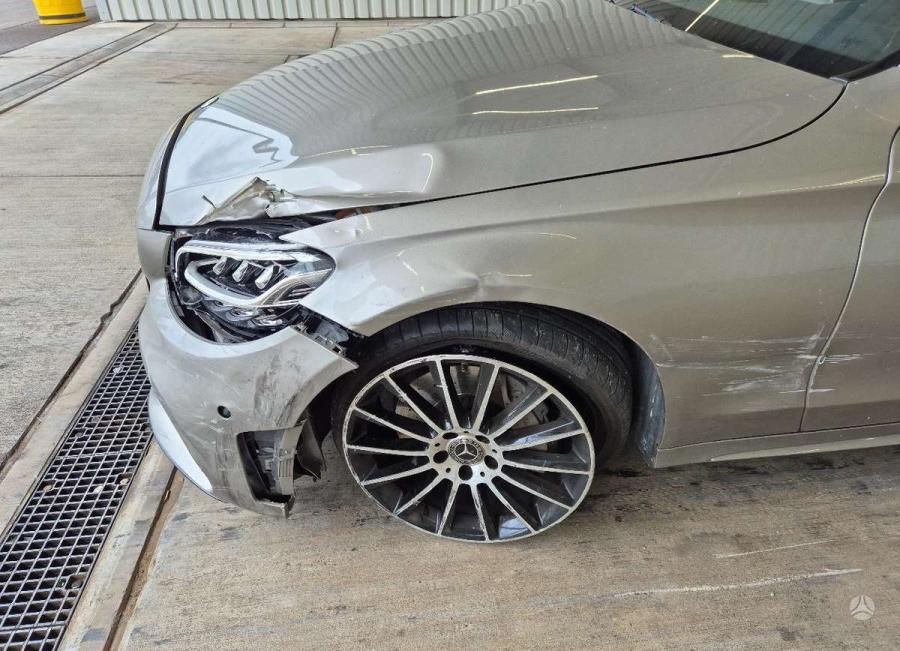 Grey Mercedes-Benz c-400 2019 in Klaipeda, with an engine capacity of 3.00 L and mileage of 81 thousand km for 13000 €, photo 11 on AUTOMOTO.COM.LV
