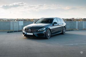 Pelēks Mercedes-Benz c-400 2016 Viļņa, ar dzinēja tilpumu 3.00 L un nobraukumu 170 tūkst. km par 19700 €, foto 1 vietnē AUTOMOTO.COM.LV