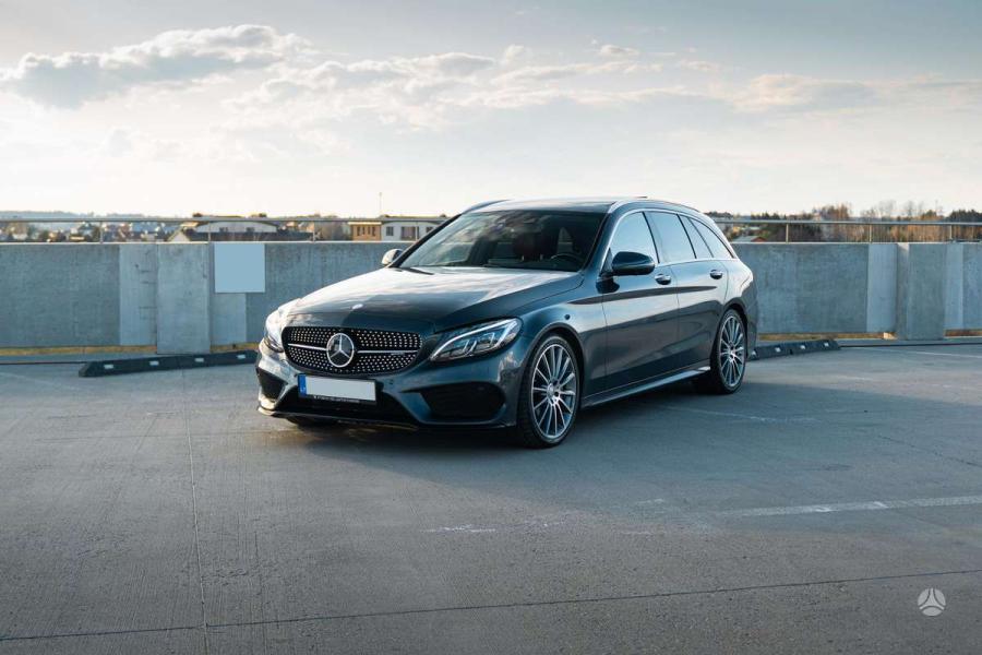 Pelēks Mercedes-Benz c-400 2016 Viļņa, ar dzinēja tilpumu 3.00 L un nobraukumu 170 tūkst. km par 19700 €, foto 1 vietnē AUTOMOTO.COM.LV