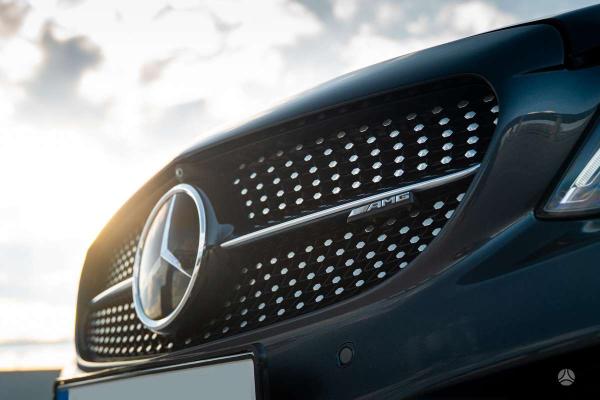 Grey Mercedes-Benz c-400 2016 in Vilnius, with an engine capacity of 3.00 L and mileage of 170 thousand km for 19700 €, photo 5 on AUTOMOTO.COM.LV