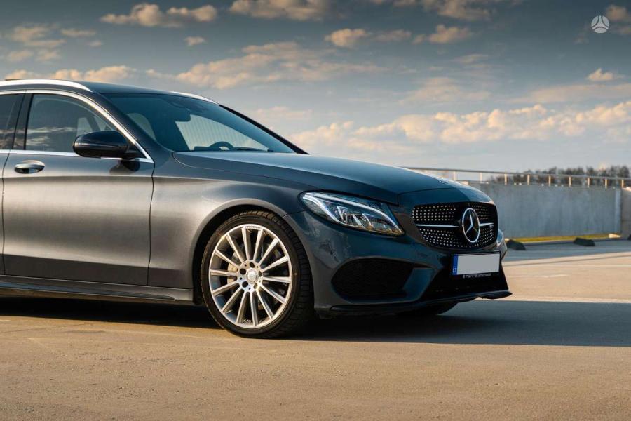 Pelēks Mercedes-Benz c-400 2016 Viļņa, ar dzinēja tilpumu 3.00 L un nobraukumu 170 tūkst. km par 19700 €, foto 7 vietnē AUTOMOTO.COM.LV