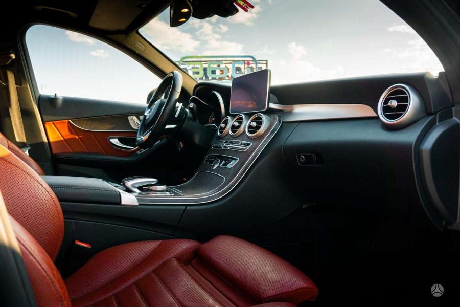 Pelēks Mercedes-Benz c-400 2016 Viļņa, ar dzinēja tilpumu 3.00 L un nobraukumu 170 tūkst. km par 19700 €, foto 11 vietnē AUTOMOTO.COM.LV
