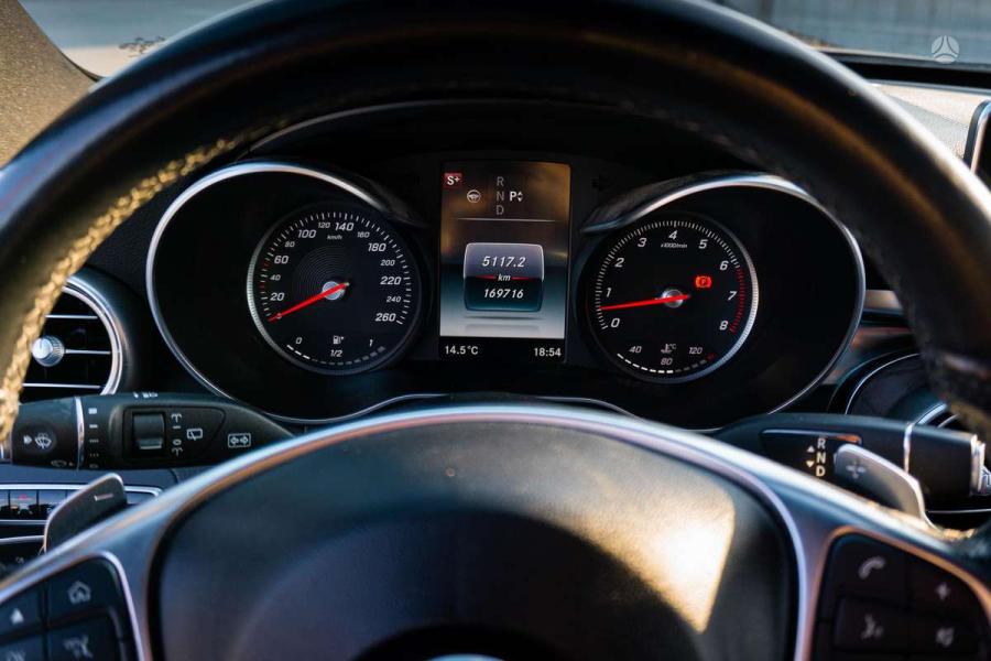 Pelēks Mercedes-Benz c-400 2016 Viļņa, ar dzinēja tilpumu 3.00 L un nobraukumu 170 tūkst. km par 19700 €, foto 13 vietnē AUTOMOTO.COM.LV