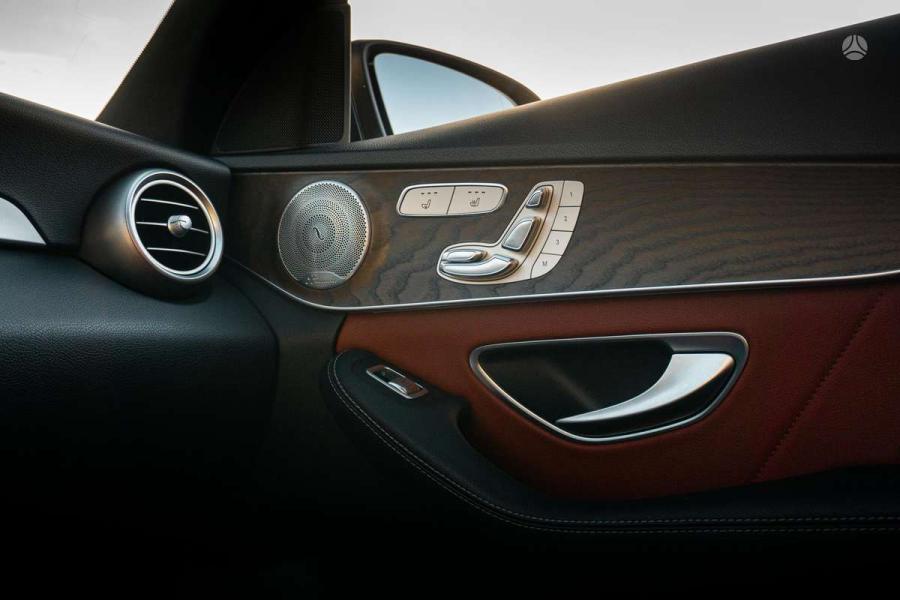 Pelēks Mercedes-Benz c-400 2016 Viļņa, ar dzinēja tilpumu 3.00 L un nobraukumu 170 tūkst. km par 19700 €, foto 14 vietnē AUTOMOTO.COM.LV