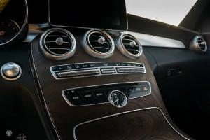 Pelēks Mercedes-Benz c-400 2016 Viļņa, ar dzinēja tilpumu 3.00 L un nobraukumu 170 tūkst. km par 19700 €, foto 15 vietnē AUTOMOTO.COM.LV