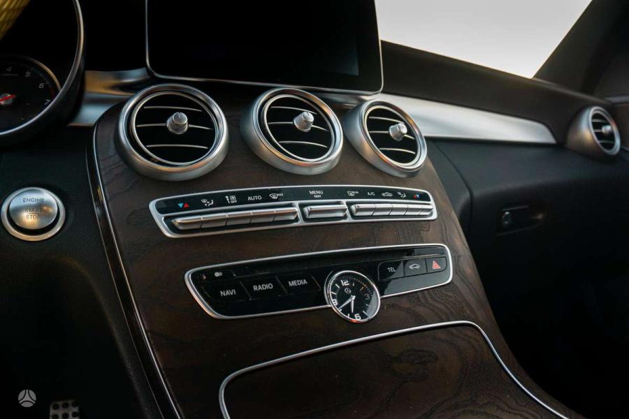 Pelēks Mercedes-Benz c-400 2016 Viļņa, ar dzinēja tilpumu 3.00 L un nobraukumu 170 tūkst. km par 19700 €, foto 15 vietnē AUTOMOTO.COM.LV