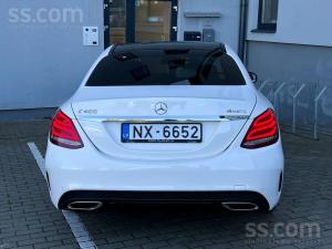 Белый Мерседес C 400 2016 в Рига, объемом двигателя 3.00 л и пробегом 208 тыс. км за 18900 €, фото 4 на AUTOMOTO.COM.LV