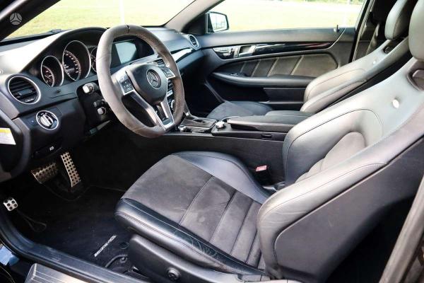 Black Mercedes-Benz C 63 AMG 2014 in Voru, with an engine capacity of 6.21 L and mileage of 123 thousand km for 38000 €, photo 8 on AUTOMOTO.COM.LV