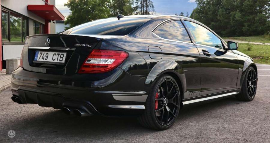 Melns Mercedes-Benz C 63 AMG 2014 Veru, ar dzinēja tilpumu 6.21 L un nobraukumu 123 tūkst. km par 38000 €, foto 5 vietnē AUTOMOTO.COM.LV