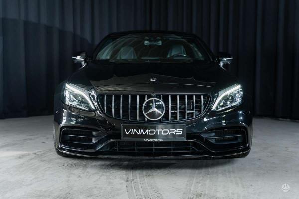 Melns Mercedes-Benz C 63 AMG 2020 Viļņa, ar dzinēja tilpumu 3.98 L un nobraukumu 66 tūkst. km par 51500 €, foto 2 vietnē AUTOMOTO.COM.LV