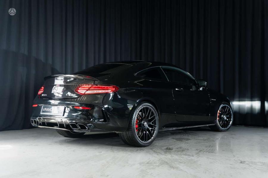 Melns Mercedes-Benz C 63 AMG 2020 Viļņa, ar dzinēja tilpumu 3.98 L un nobraukumu 66 tūkst. km par 51500 €, foto 5 vietnē AUTOMOTO.COM.LV
