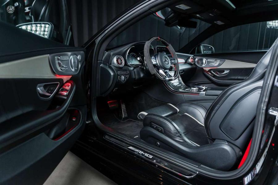 Melns Mercedes-Benz C 63 AMG 2020 Viļņa, ar dzinēja tilpumu 3.98 L un nobraukumu 66 tūkst. km par 51500 €, foto 16 vietnē AUTOMOTO.COM.LV