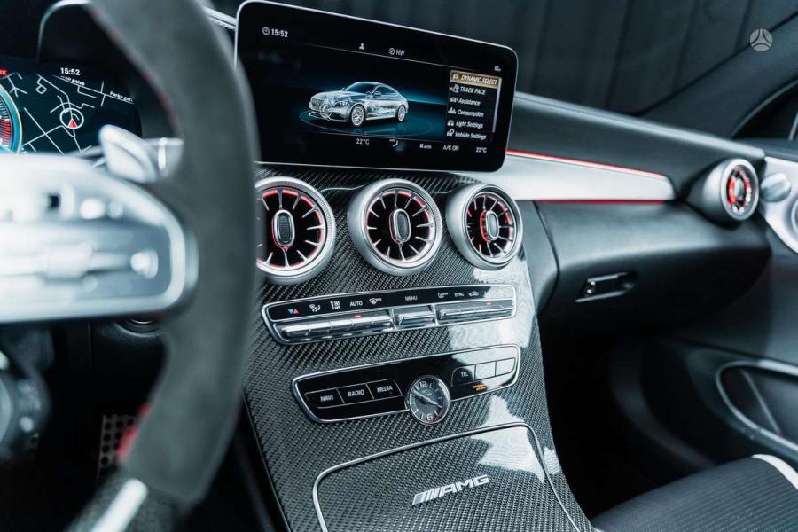 Melns Mercedes-Benz C 63 AMG 2020 Viļņa, ar dzinēja tilpumu 3.98 L un nobraukumu 66 tūkst. km par 51500 €, foto 26 vietnē AUTOMOTO.COM.LV