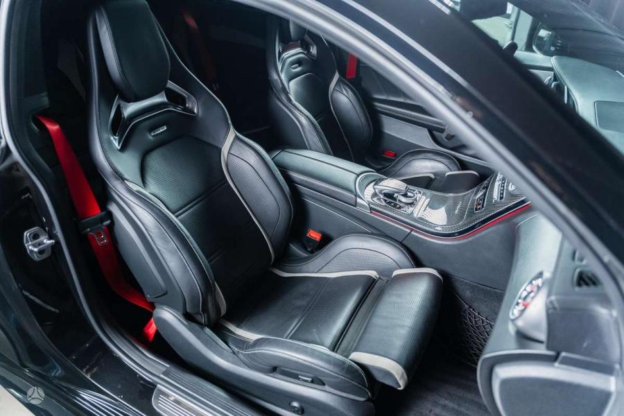 Melns Mercedes-Benz C 63 AMG 2020 Viļņa, ar dzinēja tilpumu 3.98 L un nobraukumu 66 tūkst. km par 51500 €, foto 34 vietnē AUTOMOTO.COM.LV