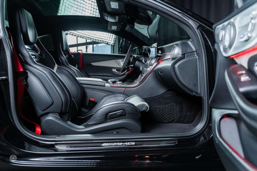 Melns Mercedes-Benz C 63 AMG 2020 Viļņa, ar dzinēja tilpumu 3.98 L un nobraukumu 66 tūkst. km par 51500 €, foto 36 vietnē AUTOMOTO.COM.LV