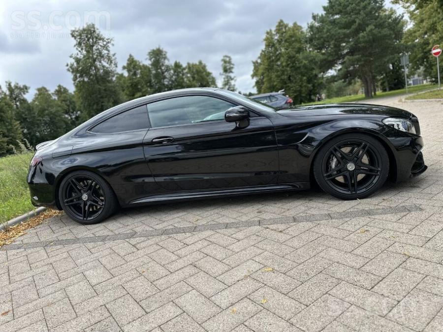 Black Mercedes-Benz C 63 AMG 2020 in Riga, with an engine capacity of 4.00 L and mileage of 77 thousand km for 58600 €, photo 5 on AUTOMOTO.COM.LV