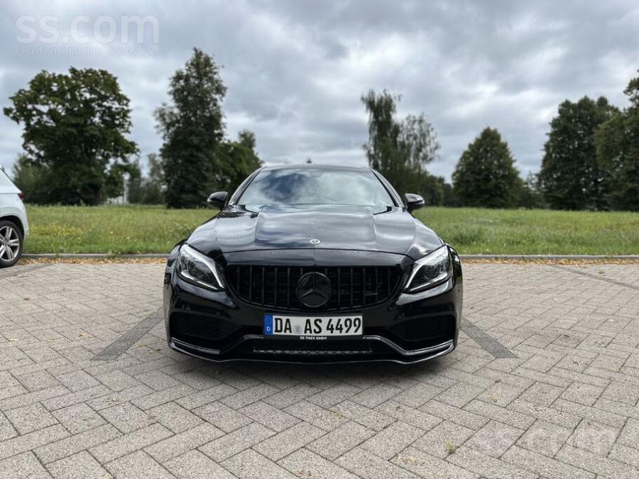Black Mercedes-Benz C 63 AMG 2020 in Riga, with an engine capacity of 4.00 L and mileage of 77 thousand km for 58600 €, photo 10 on AUTOMOTO.COM.LV