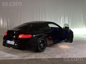 Black Mercedes-Benz C 63 AMG 2020 in Riga, with an engine capacity of 4.00 L and mileage of 77 thousand km for 58600 €, photo 13 on AUTOMOTO.COM.LV