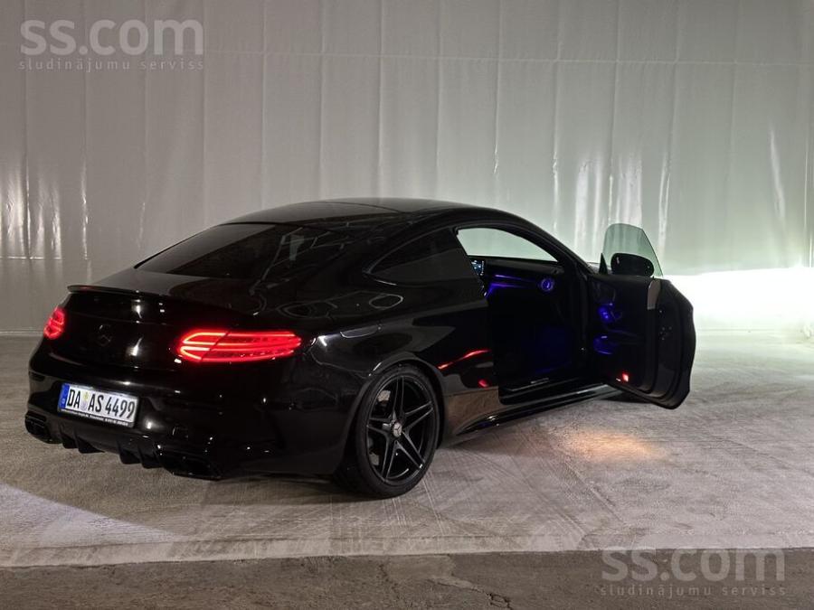 Black Mercedes-Benz C 63 AMG 2020 in Riga, with an engine capacity of 4.00 L and mileage of 77 thousand km for 58600 €, photo 13 on AUTOMOTO.COM.LV
