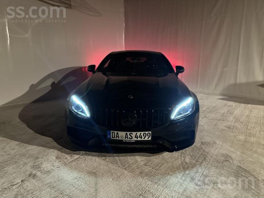 Black Mercedes-Benz C 63 AMG 2020 in Riga, with an engine capacity of 4.00 L and mileage of 77 thousand km for 58600 €, photo 15 on AUTOMOTO.COM.LV