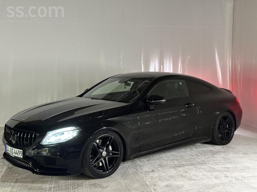 Black Mercedes-Benz C 63 AMG 2020 in Riga, with an engine capacity of 4.00 L and mileage of 77 thousand km for 58600 €, photo 16 on AUTOMOTO.COM.LV
