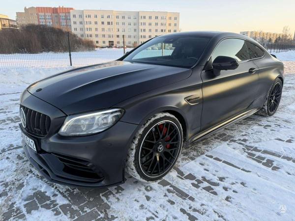 Black Mercedes-Benz C 63 AMG 2021 in Panevezys, with an engine capacity of 3.98 L and mileage of 138 thousand km for 47000 €, photo 2 on AUTOMOTO.COM.LV