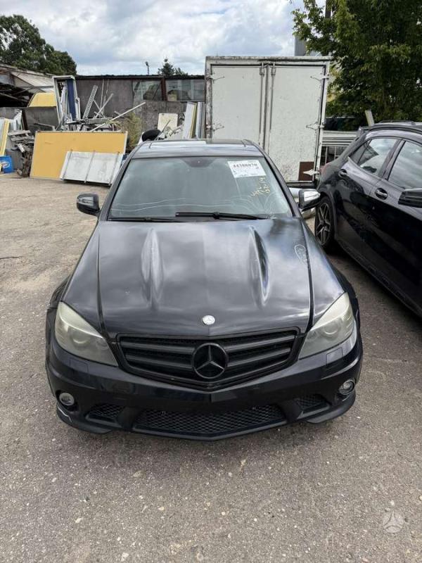 Melns Mercedes-Benz C 63 AMG 2008 Viļņa, ar dzinēja tilpumu 6.21 L un nobraukumu 239 tūkst. km par 12900 €, foto 1 vietnē AUTOMOTO.COM.LV