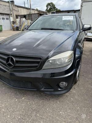 Melns Mercedes-Benz C 63 AMG 2008 Viļņa, ar dzinēja tilpumu 6.21 L un nobraukumu 239 tūkst. km par 12900 €, foto 3 vietnē AUTOMOTO.COM.LV