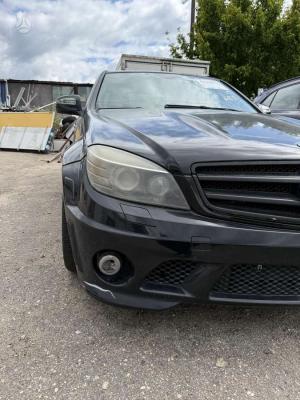 Melns Mercedes-Benz C 63 AMG 2008 Viļņa, ar dzinēja tilpumu 6.21 L un nobraukumu 239 tūkst. km par 12900 €, foto 4 vietnē AUTOMOTO.COM.LV