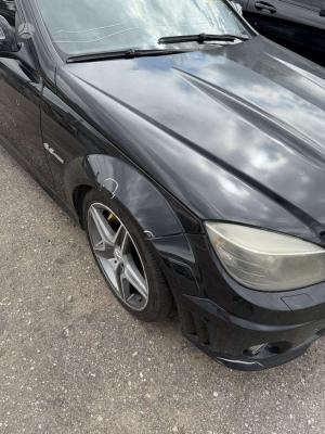 Melns Mercedes-Benz C 63 AMG 2008 Viļņa, ar dzinēja tilpumu 6.21 L un nobraukumu 239 tūkst. km par 12900 €, foto 5 vietnē AUTOMOTO.COM.LV