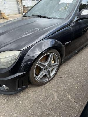 Melns Mercedes-Benz C 63 AMG 2008 Viļņa, ar dzinēja tilpumu 6.21 L un nobraukumu 239 tūkst. km par 12900 €, foto 6 vietnē AUTOMOTO.COM.LV