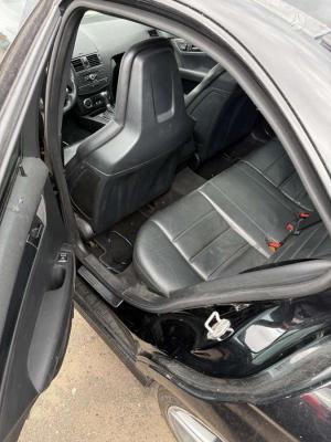 Melns Mercedes-Benz C 63 AMG 2008 Viļņa, ar dzinēja tilpumu 6.21 L un nobraukumu 239 tūkst. km par 12900 €, foto 20 vietnē AUTOMOTO.COM.LV