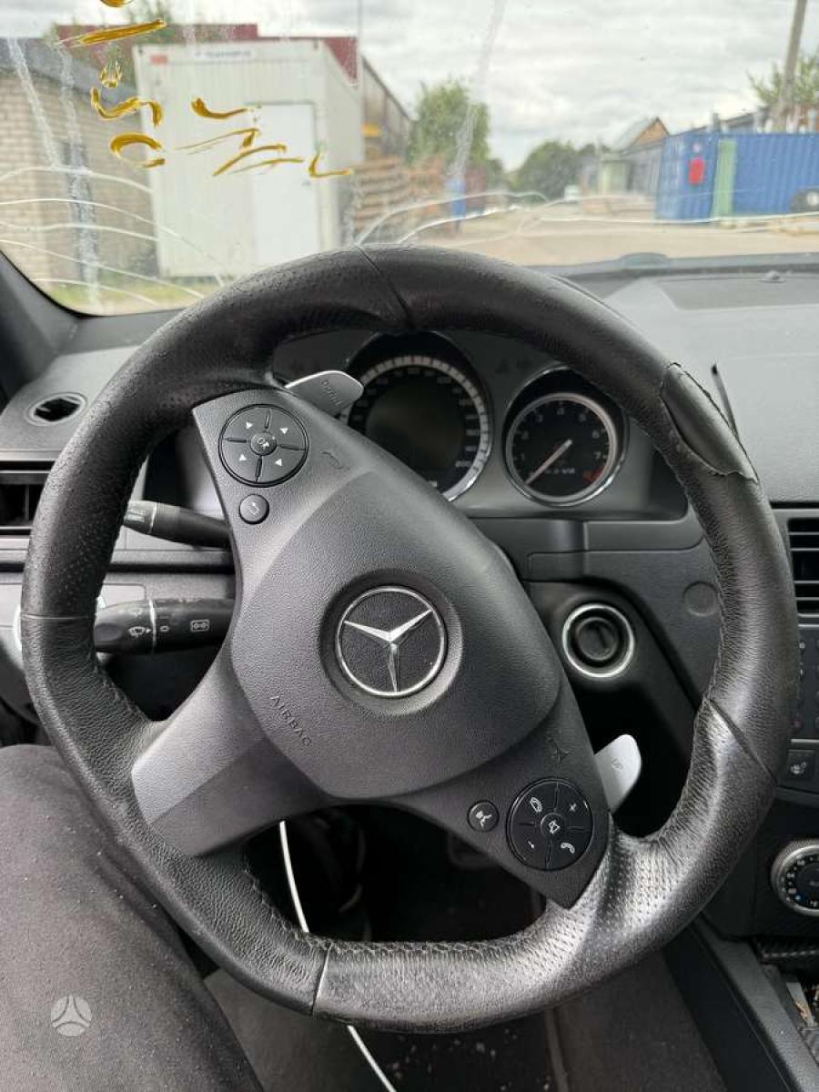 Melns Mercedes-Benz C 63 AMG 2008 Viļņa, ar dzinēja tilpumu 6.21 L un nobraukumu 239 tūkst. km par 12900 €, foto 25 vietnē AUTOMOTO.COM.LV