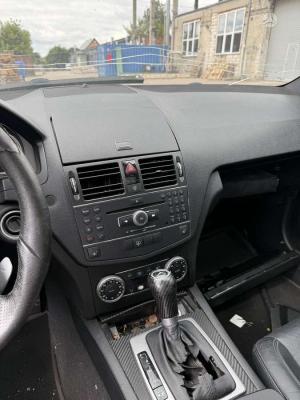 Melns Mercedes-Benz C 63 AMG 2008 Viļņa, ar dzinēja tilpumu 6.21 L un nobraukumu 239 tūkst. km par 12900 €, foto 26 vietnē AUTOMOTO.COM.LV