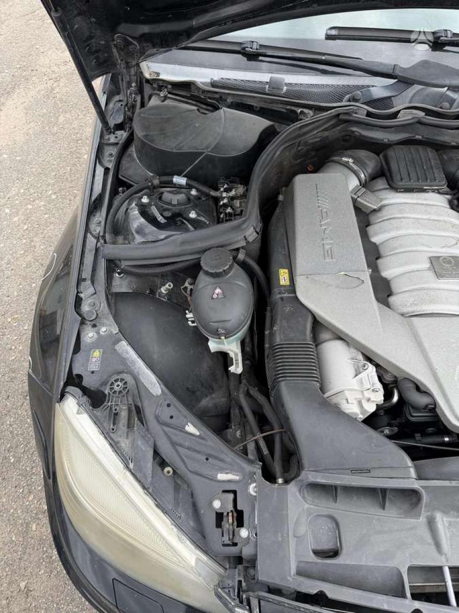 Melns Mercedes-Benz C 63 AMG 2008 Viļņa, ar dzinēja tilpumu 6.21 L un nobraukumu 239 tūkst. km par 12900 €, foto 30 vietnē AUTOMOTO.COM.LV