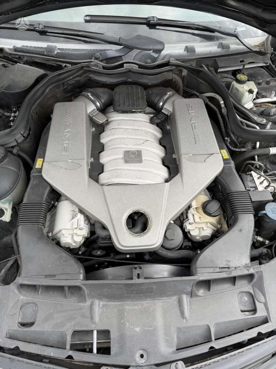 Melns Mercedes-Benz C 63 AMG 2008 Viļņa, ar dzinēja tilpumu 6.21 L un nobraukumu 239 tūkst. km par 12900 €, foto 32 vietnē AUTOMOTO.COM.LV