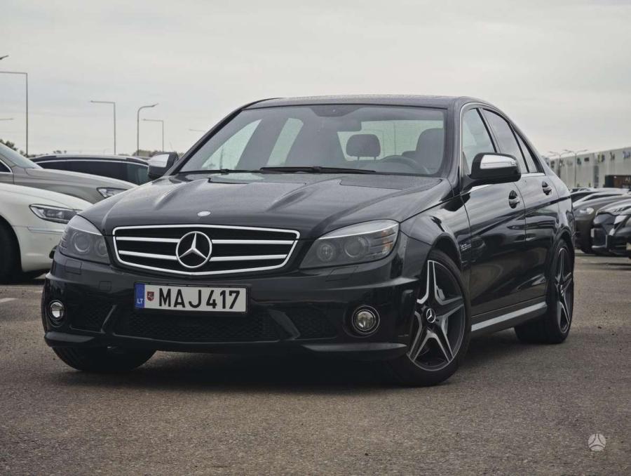 Melns Mercedes-Benz C 63 AMG 2009 Viļņa, ar dzinēja tilpumu 6.21 L un nobraukumu 174 tūkst. km par 26000 €, foto 1 vietnē AUTOMOTO.COM.LV