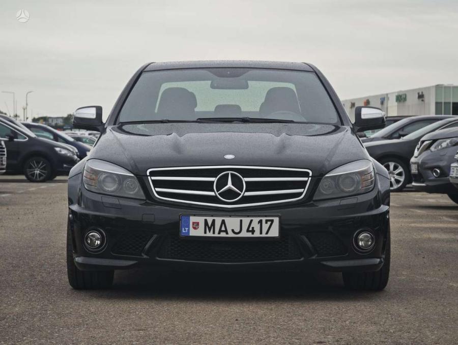 Melns Mercedes-Benz C 63 AMG 2009 Viļņa, ar dzinēja tilpumu 6.21 L un nobraukumu 174 tūkst. km par 26000 €, foto 3 vietnē AUTOMOTO.COM.LV