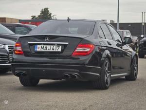 Melns Mercedes-Benz C 63 AMG 2009 Viļņa, ar dzinēja tilpumu 6.21 L un nobraukumu 174 tūkst. km par 26000 €, foto 4 vietnē AUTOMOTO.COM.LV