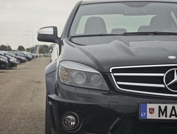 Melns Mercedes-Benz C 63 AMG 2009 Viļņa, ar dzinēja tilpumu 6.21 L un nobraukumu 174 tūkst. km par 26000 €, foto 7 vietnē AUTOMOTO.COM.LV