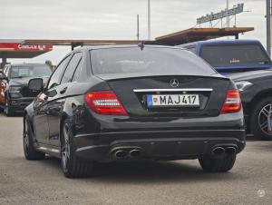 Melns Mercedes-Benz C 63 AMG 2009 Viļņa, ar dzinēja tilpumu 6.21 L un nobraukumu 174 tūkst. km par 26000 €, foto 10 vietnē AUTOMOTO.COM.LV