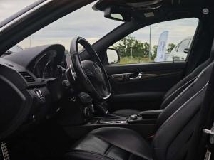 Melns Mercedes-Benz C 63 AMG 2009 Viļņa, ar dzinēja tilpumu 6.21 L un nobraukumu 174 tūkst. km par 26000 €, foto 13 vietnē AUTOMOTO.COM.LV