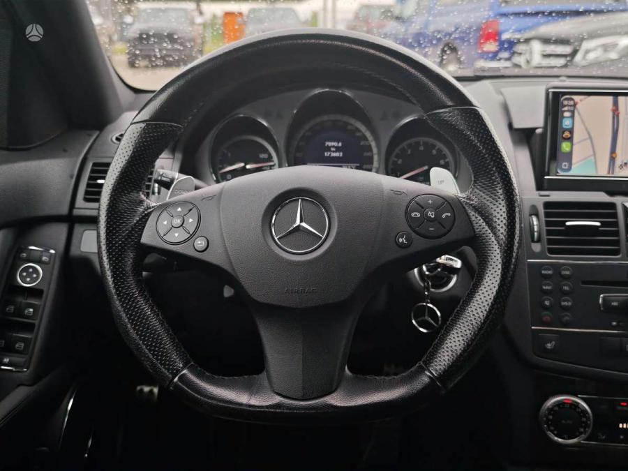 Melns Mercedes-Benz C 63 AMG 2009 Viļņa, ar dzinēja tilpumu 6.21 L un nobraukumu 174 tūkst. km par 26000 €, foto 15 vietnē AUTOMOTO.COM.LV